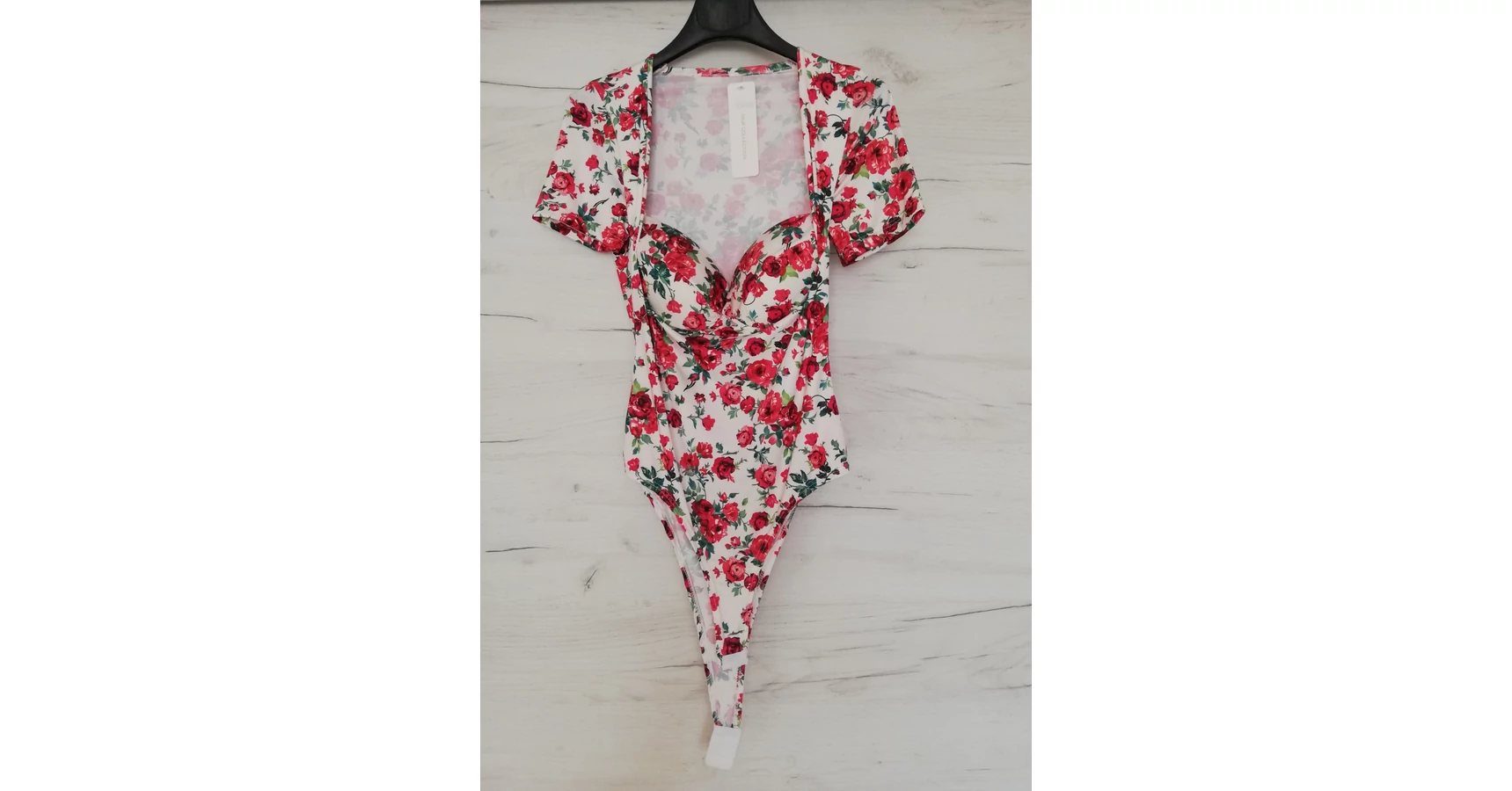 Virágmintás body - fehér/piros - Felső, Body - Elyse Fashion Női ...